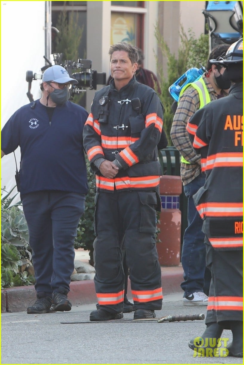 Rob Lowe Suits Up In His Firefighter Gear to Film '9-1-1: Lone Star ...