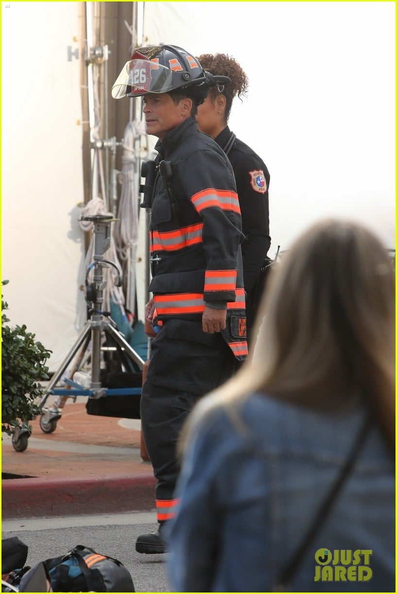 Rob Lowe Suits Up In His Firefighter Gear to Film '9-1-1: Lone Star ...