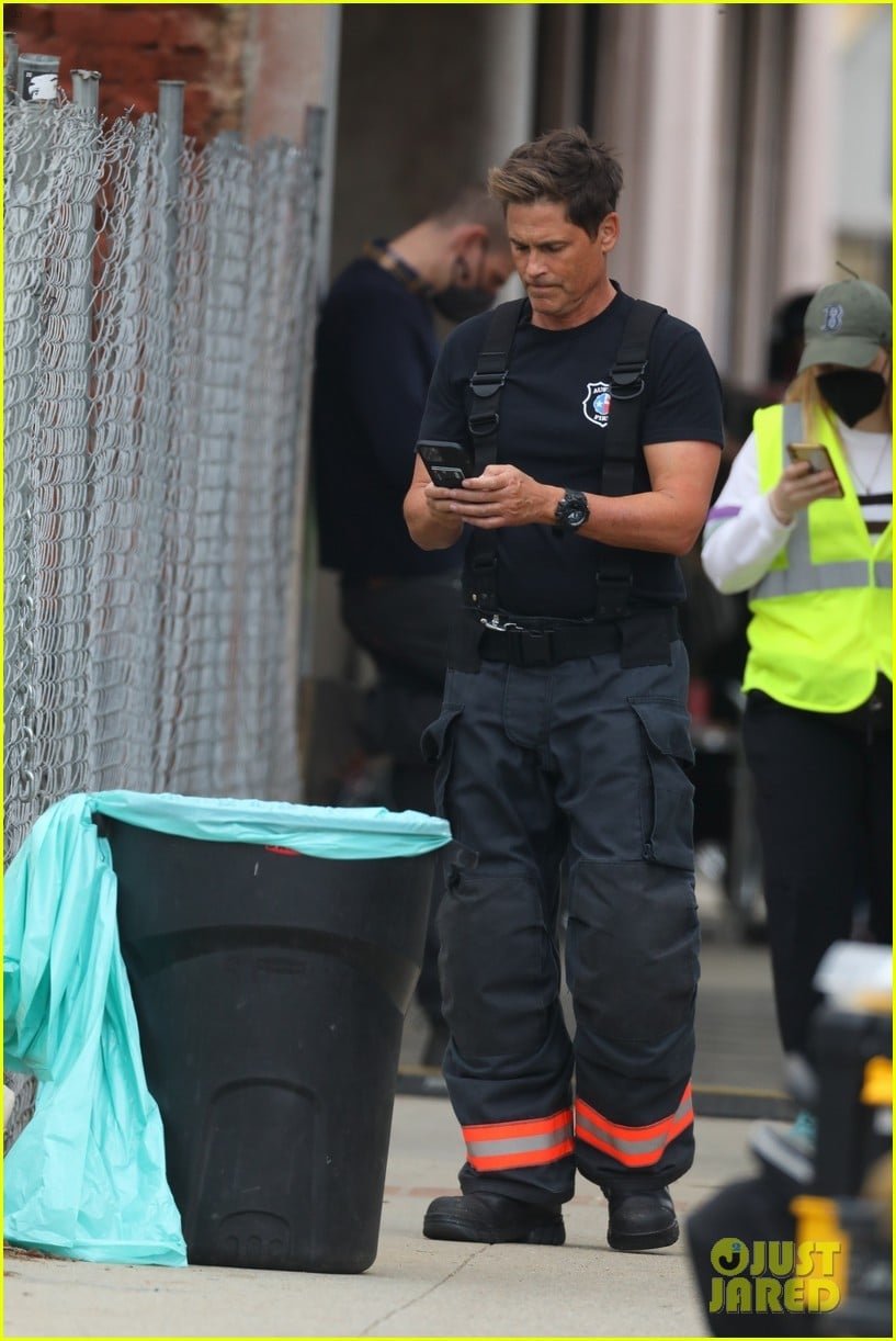 Rob Lowe Suits Up In His Firefighter Gear to Film '9-1-1: Lone Star ...