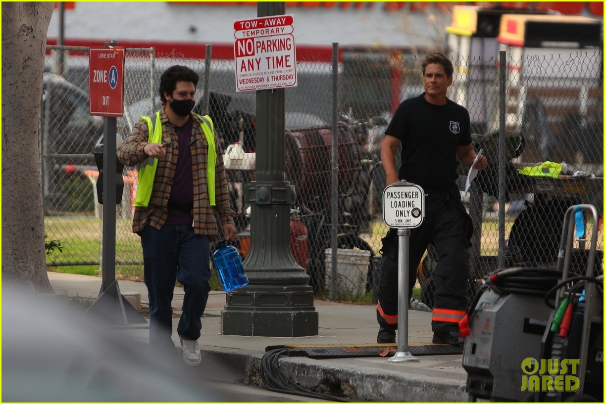 Rob Lowe Suits Up In His Firefighter Gear to Film '9-1-1: Lone Star ...
