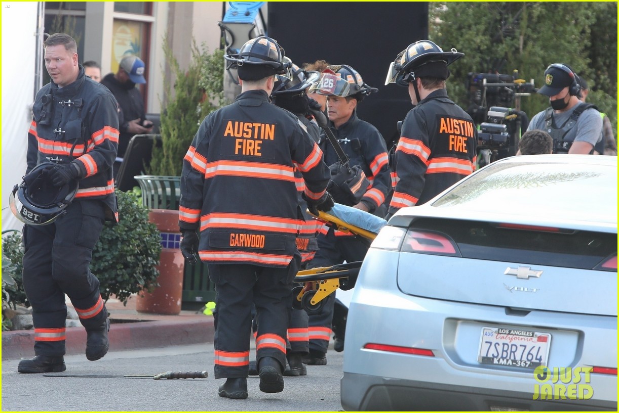 Rob Lowe Suits Up In His Firefighter Gear to Film '9-1-1: Lone Star ...