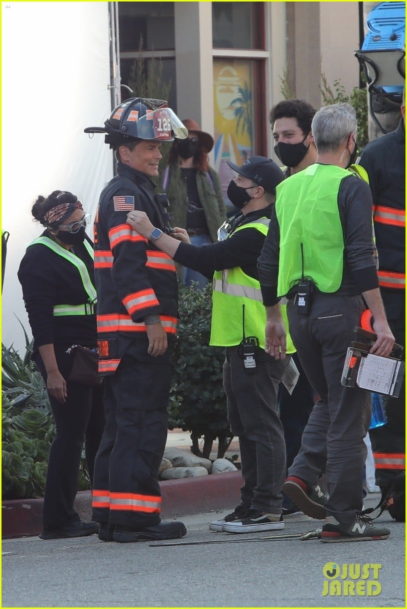 Rob Lowe Suits Up In His Firefighter Gear to Film '9-1-1: Lone Star ...