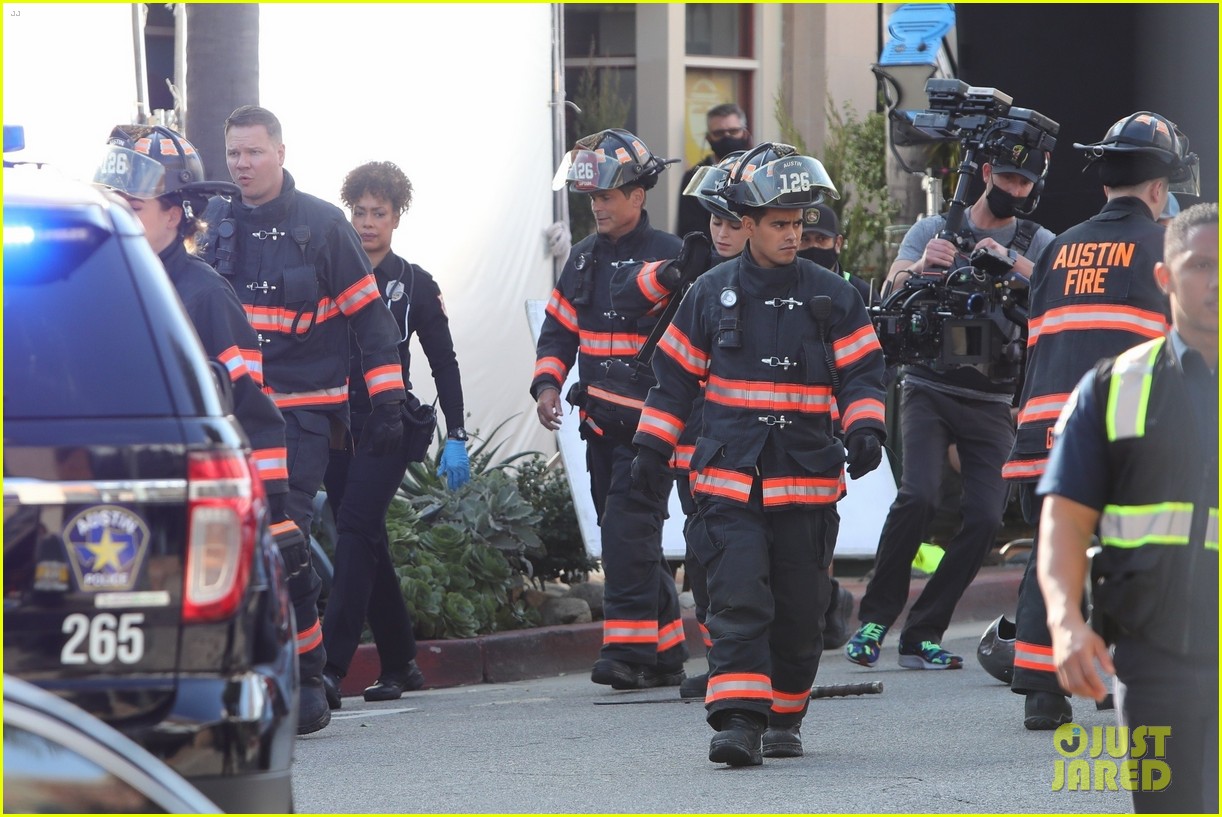 Rob Lowe Suits Up In His Firefighter Gear to Film '9-1-1: Lone Star ...