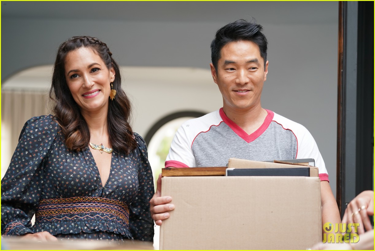 New ABC Comedy 'Maggie' Moves to Hulu: Photo 4694455 | Pictures | Just ...