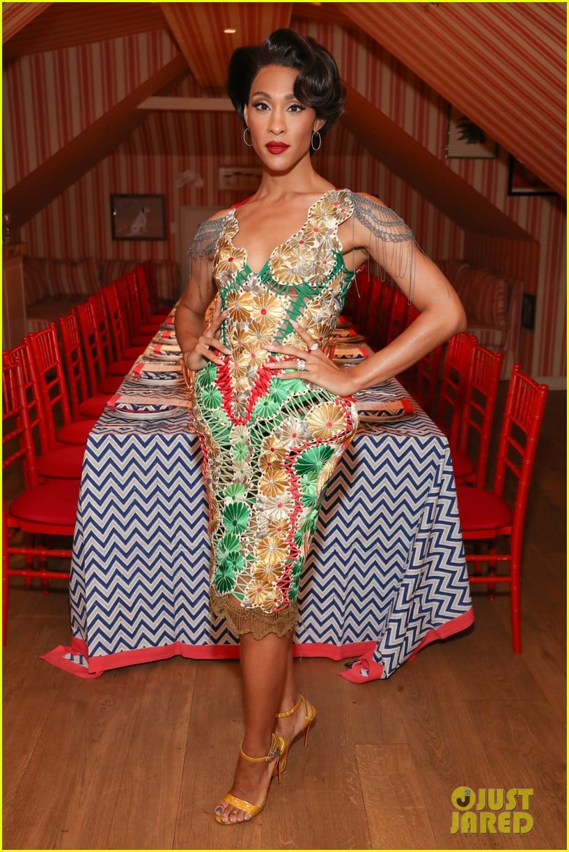 MJ Rodriguez Makes History as First Trans Woman to Win Golden Globe ...