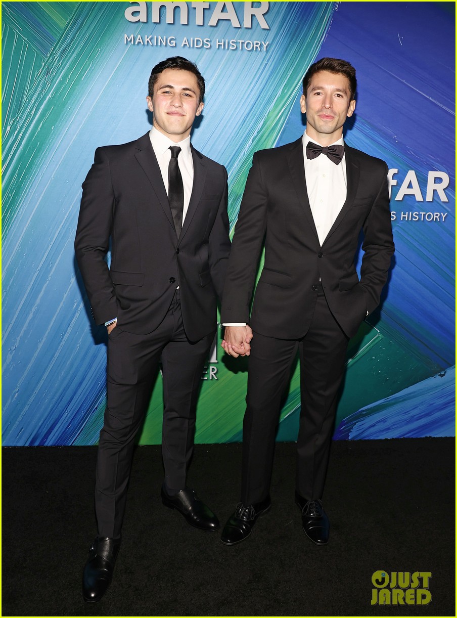 TikTok Stars Chris Olsen & Ian Paget Announce Split - Read Their ...