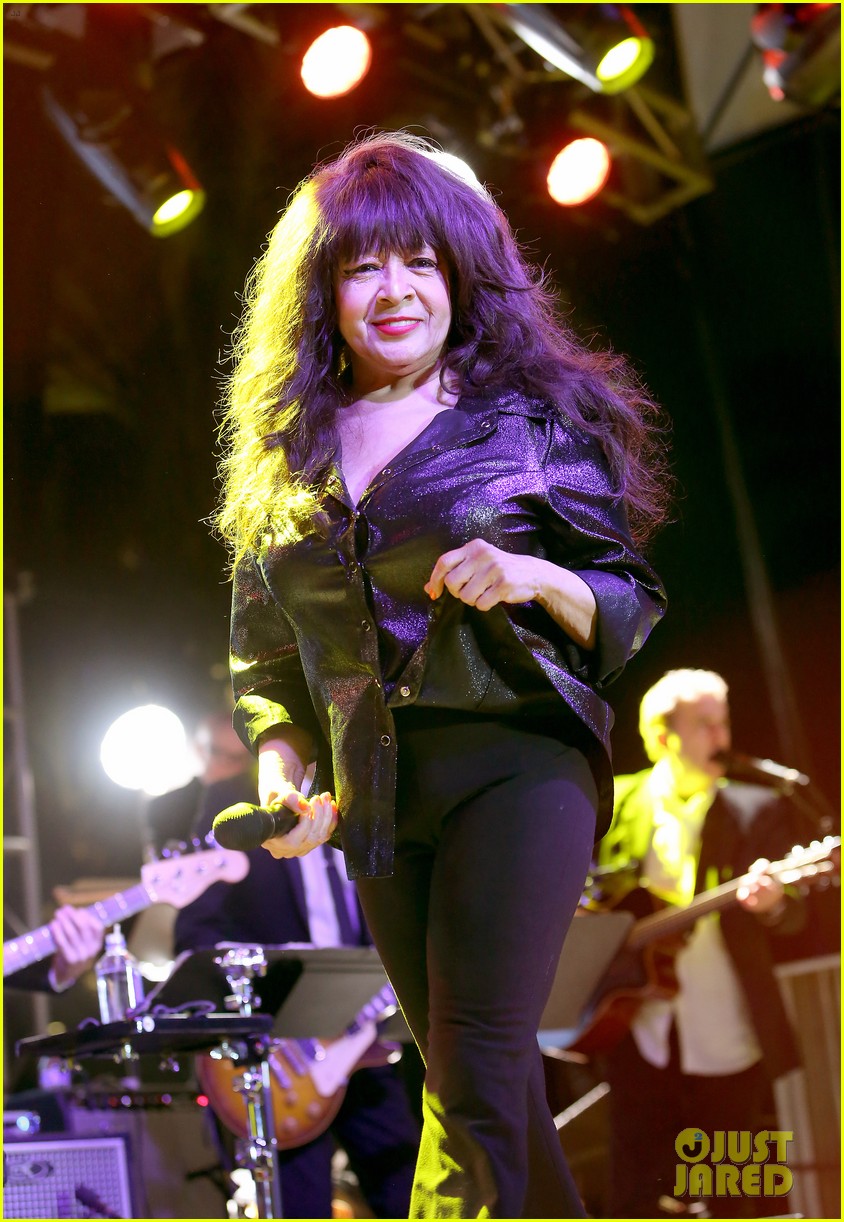 Ronnie Spector Dead - Ronettes Leader & 'Be My Baby' Music Icon Dies at ...