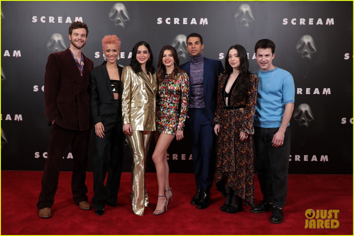 Neve Campbell, Courteney Cox, & 'Scream' Cast Gather for L.A. Photo ...