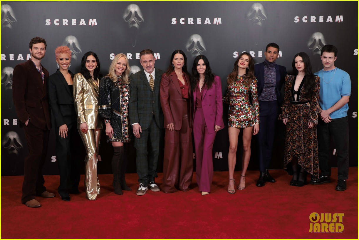 Neve Campbell, Courteney Cox, & 'Scream' Cast Gather for L.A. Photo ...