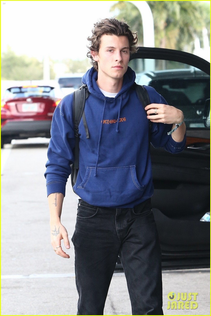 Shawn Mendes Spotted at Miami Airport After Wrapping Up His Beach Trip ...