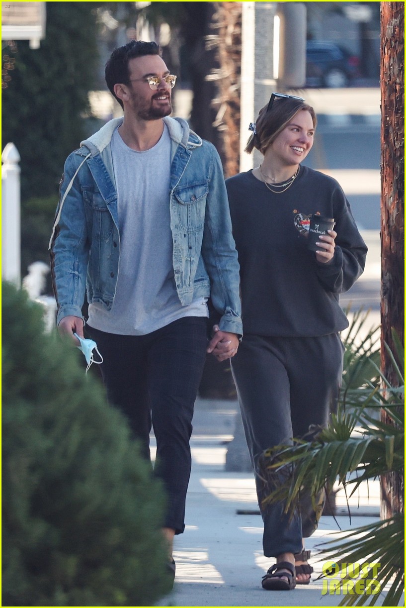Hannah Brown is All Smiles During Morning Coffee Run with Boyfriend ...