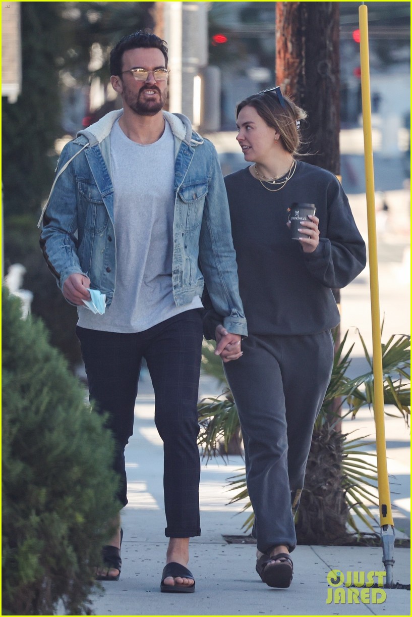 Hannah Brown is All Smiles During Morning Coffee Run with Boyfriend ...