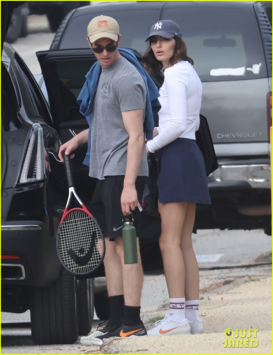 Andrew Garfield & Girlfriend Alyssa Miller Play Tennis Together in ...