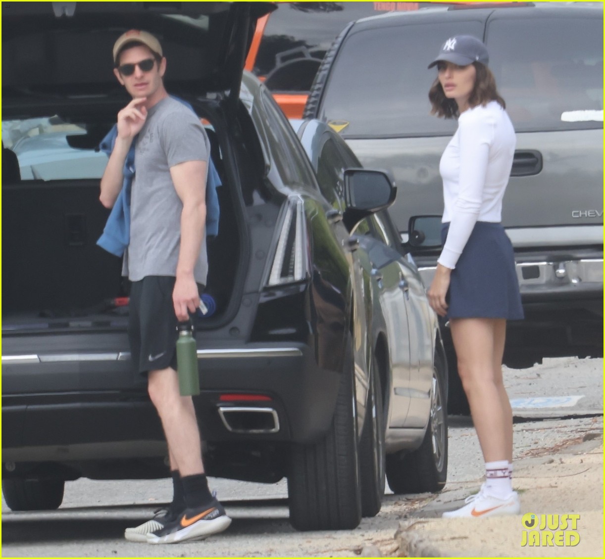 Andrew Garfield & Girlfriend Alyssa Miller Play Tennis Together in ...