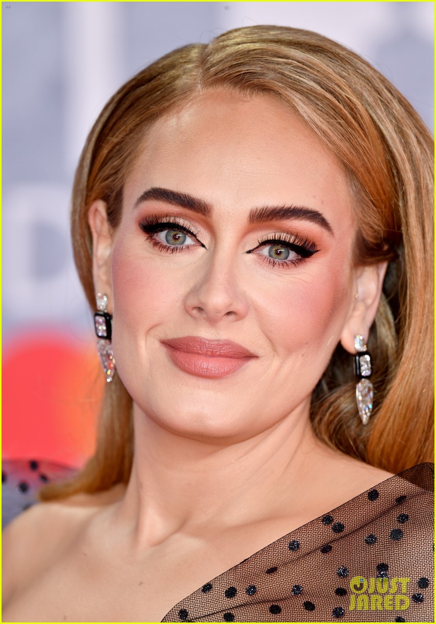 Adele Does First Red Carpet Appearance in Years at BRIT Awards 2022 ...