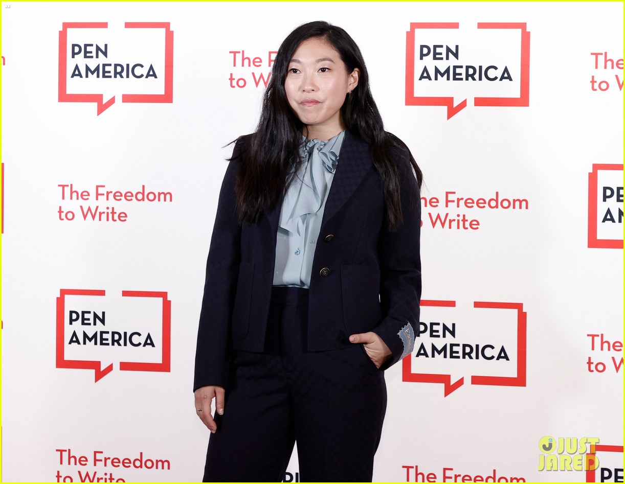 Awkwafina Addresses Controversy Surrounding Her 'Blaccent,' Announces ...