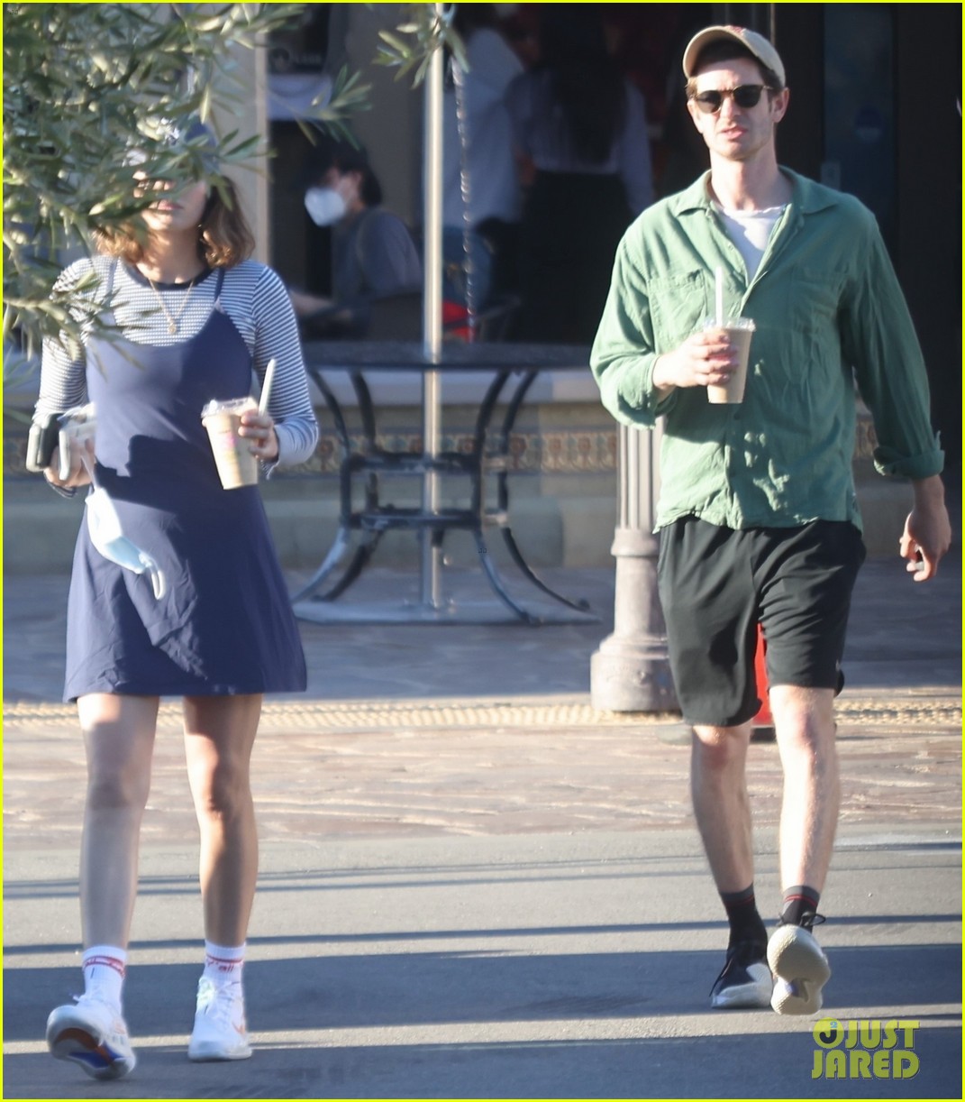 Andrew Garfield Spotted Doing an Armpit Check for Girlfriend Alyssa ...
