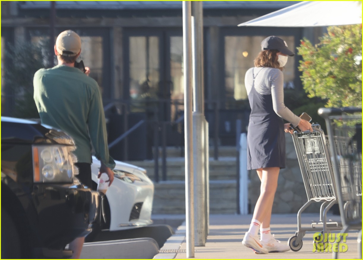 Andrew Garfield Spotted Doing an Armpit Check for Girlfriend Alyssa ...