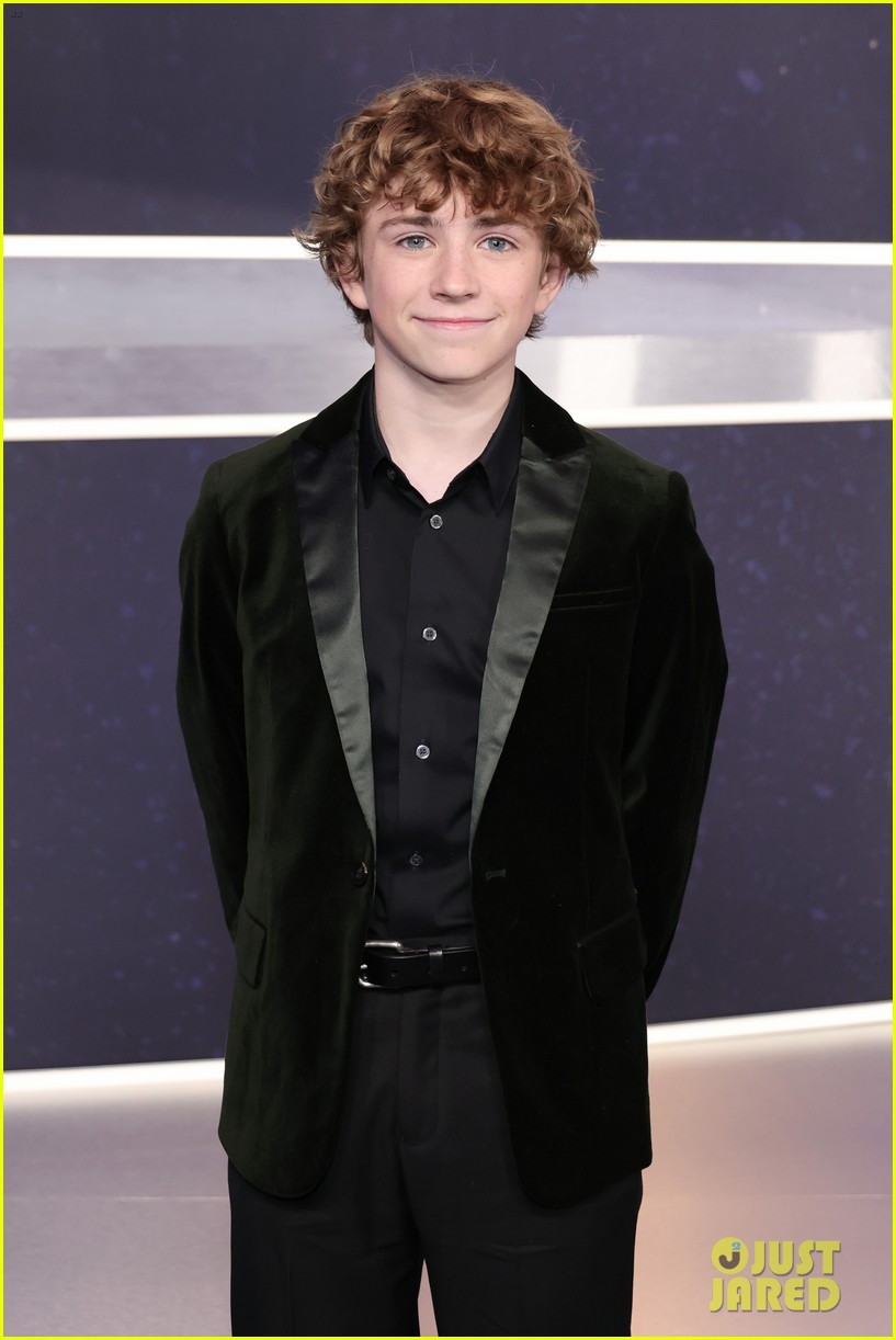 Jennifer Garner & Zoe Saldana Glam Up for 'The Adam Project' NYC ...