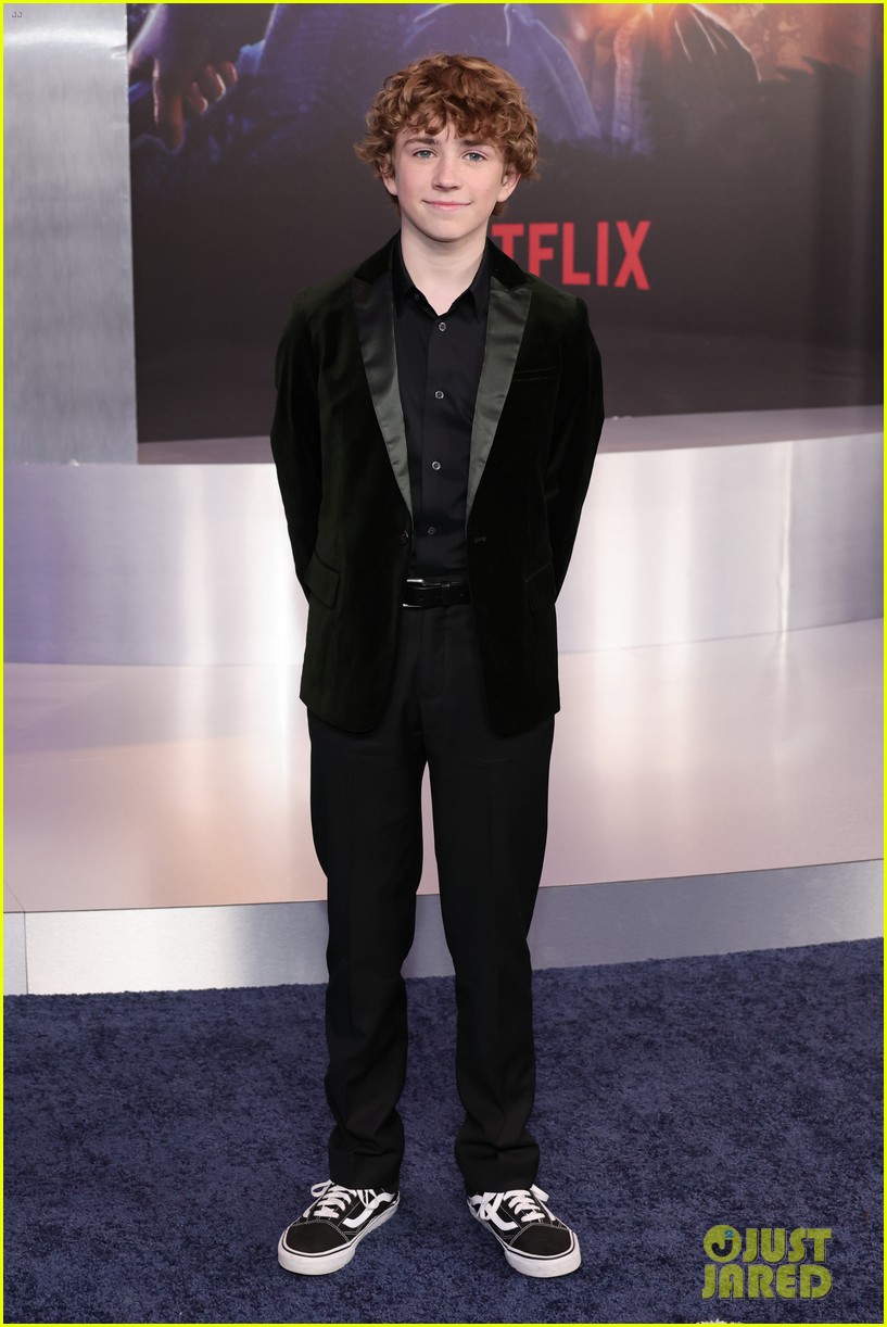 Jennifer Garner & Zoe Saldana Glam Up for 'The Adam Project' NYC ...