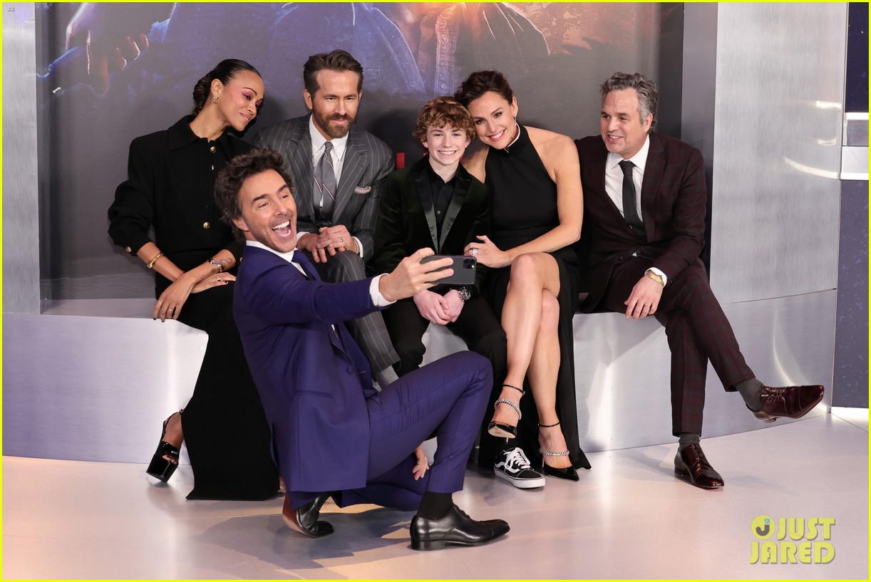 Jennifer Garner & Zoe Saldana Glam Up for 'The Adam Project' NYC ...