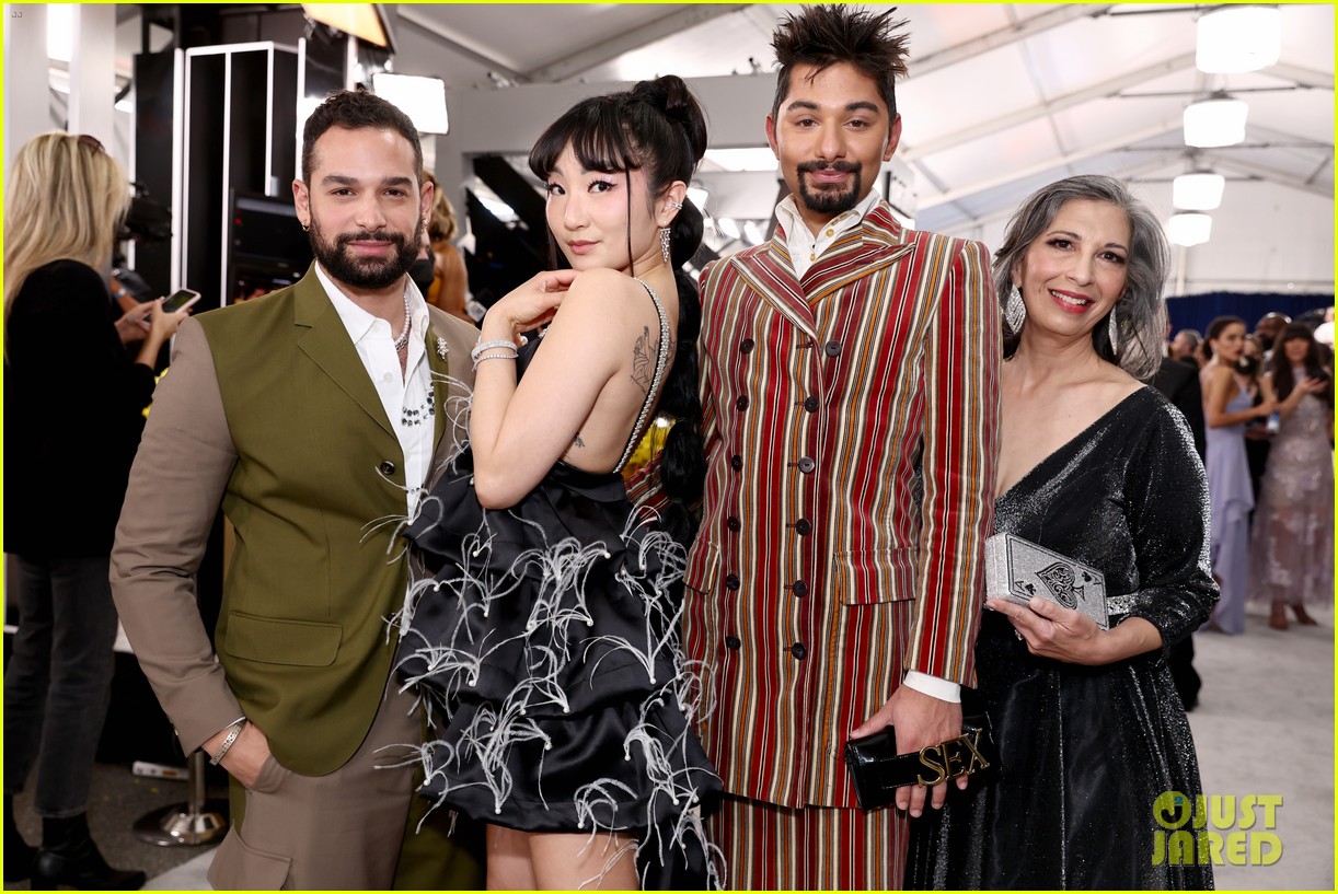 Jean Smart, Hannah Einbinder, & 'Hacks' Cast Attend SAG Awards 2022 as ...