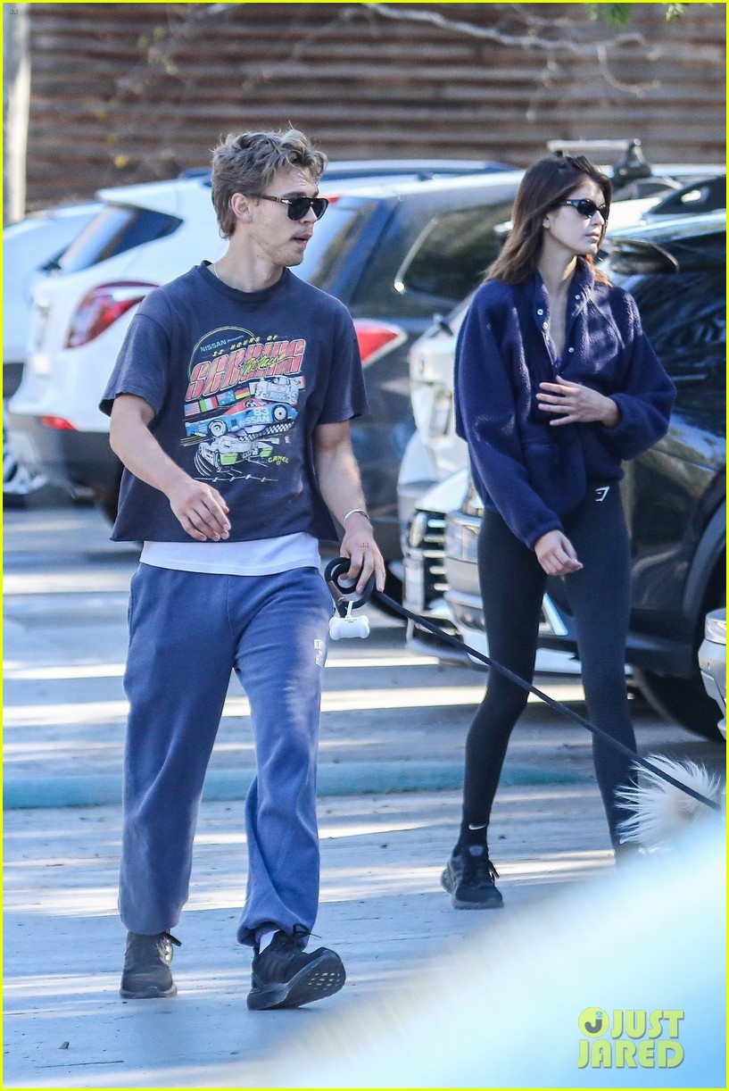 Kaia Gerber & Austin Butler Enjoy a Sunday Stroll in L.A.: Photo ...
