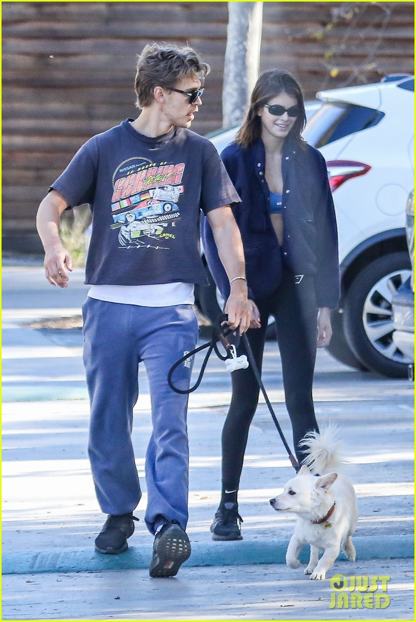 Kaia Gerber & Austin Butler Enjoy a Sunday Stroll in L.A.: Photo ...