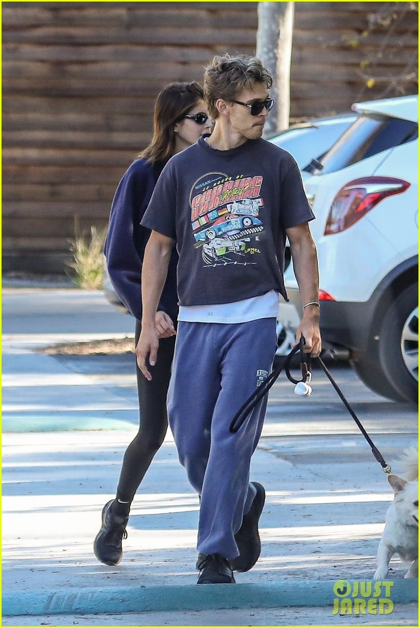 Kaia Gerber & Austin Butler Enjoy a Sunday Stroll in L.A.: Photo ...