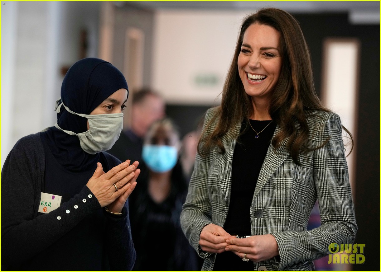 Kate Middleton Makes Surprise Visit to Parent & Toddler Group : Photo ...