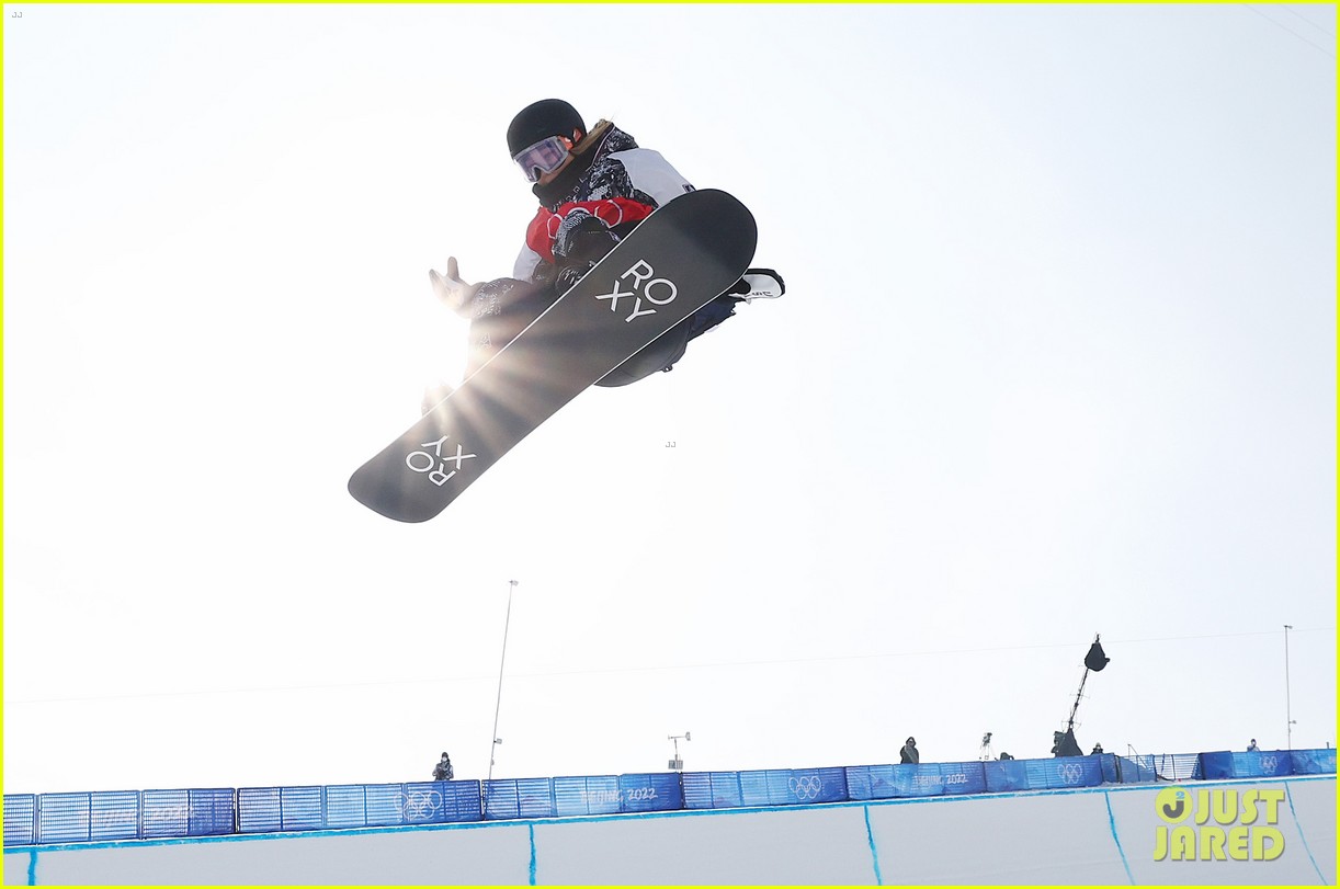 Chloe Kim Wins Gold, Makes Olympic History in Halfpipe Event - Watch ...