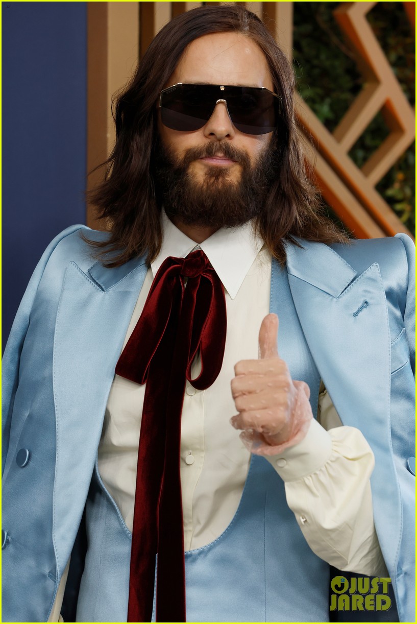 Jared Leto Goes Cool in Light Blue Silk Suit for SAG Awards 2022: Photo ...