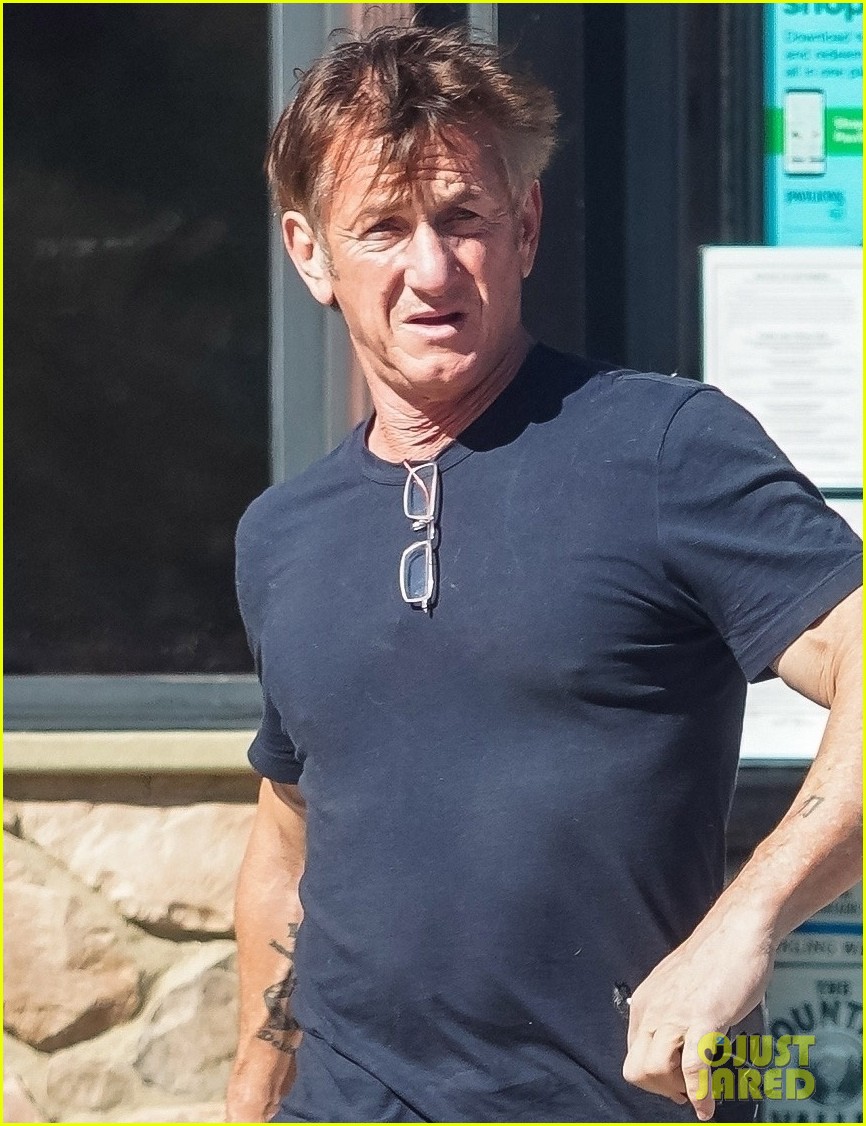 Sean Penn Spends His Afternoon Running Errands in Malibu: Photo 4699885 ...