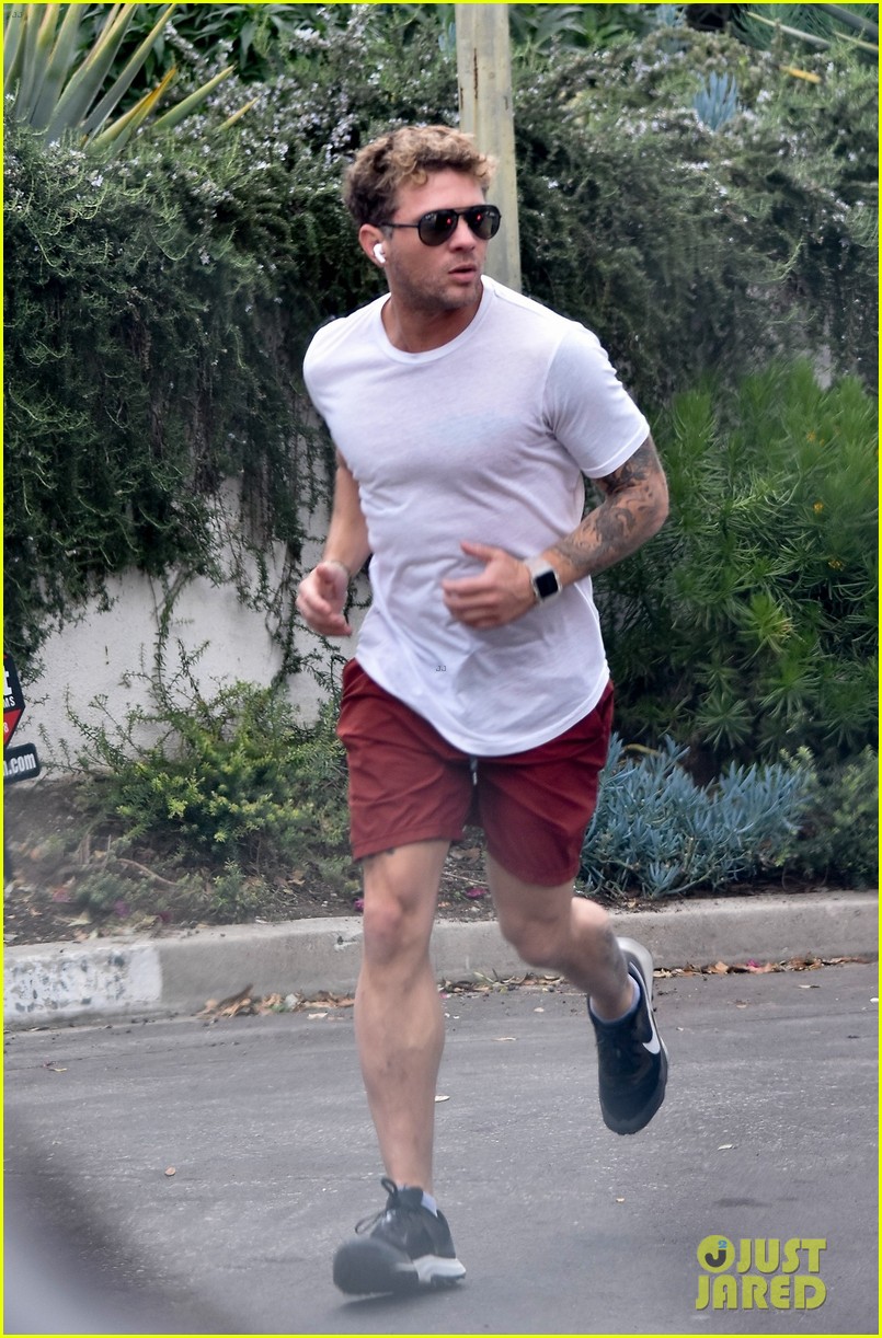 Ryan Phillippe Works Up a Sweat on Afternoon Jog in L.A.: Photo 4708868 ...