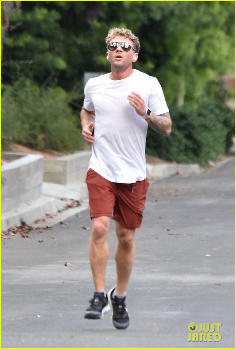 Ryan Phillippe Works Up a Sweat on Afternoon Jog in L.A.: Photo 4708880 ...