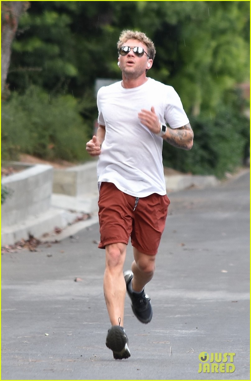 Ryan Phillippe Works Up a Sweat on Afternoon Jog in L.A.: Photo 4708881 ...