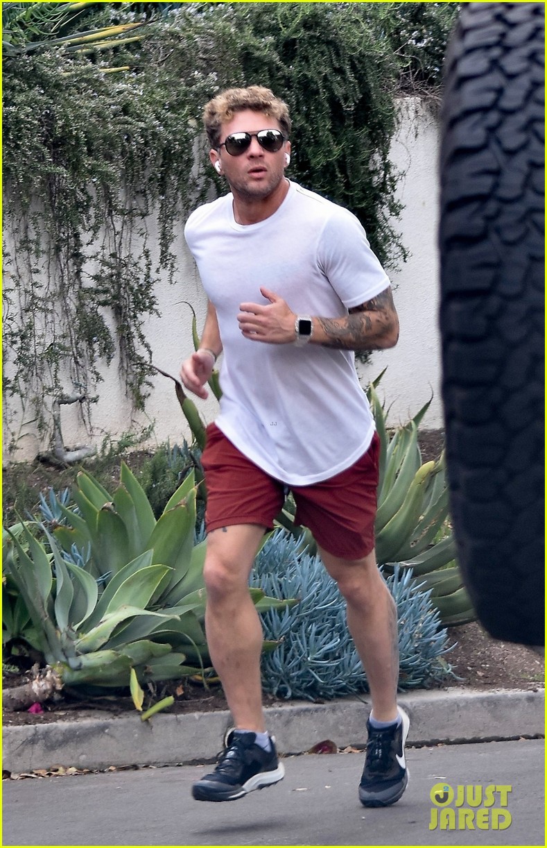 Ryan Phillippe Works Up a Sweat on Afternoon Jog in L.A.: Photo 4708886 ...