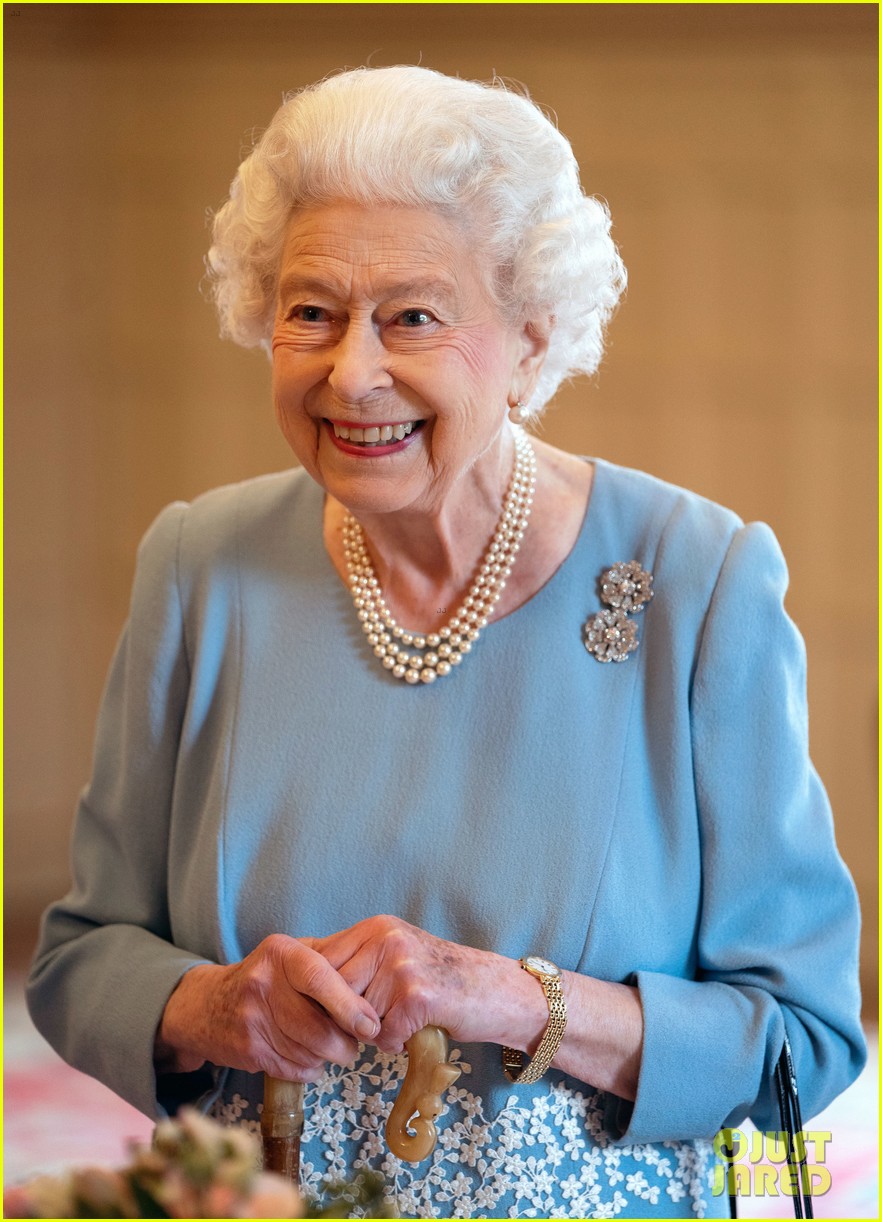 Queen Elizabeth Makes First Outing of the Year As She Prepares for ...
