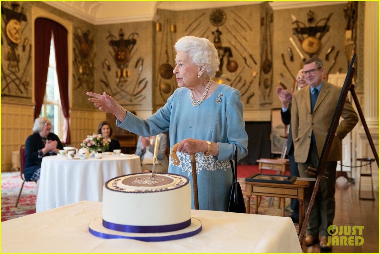 Queen Elizabeth Makes First Outing of the Year As She Prepares for ...