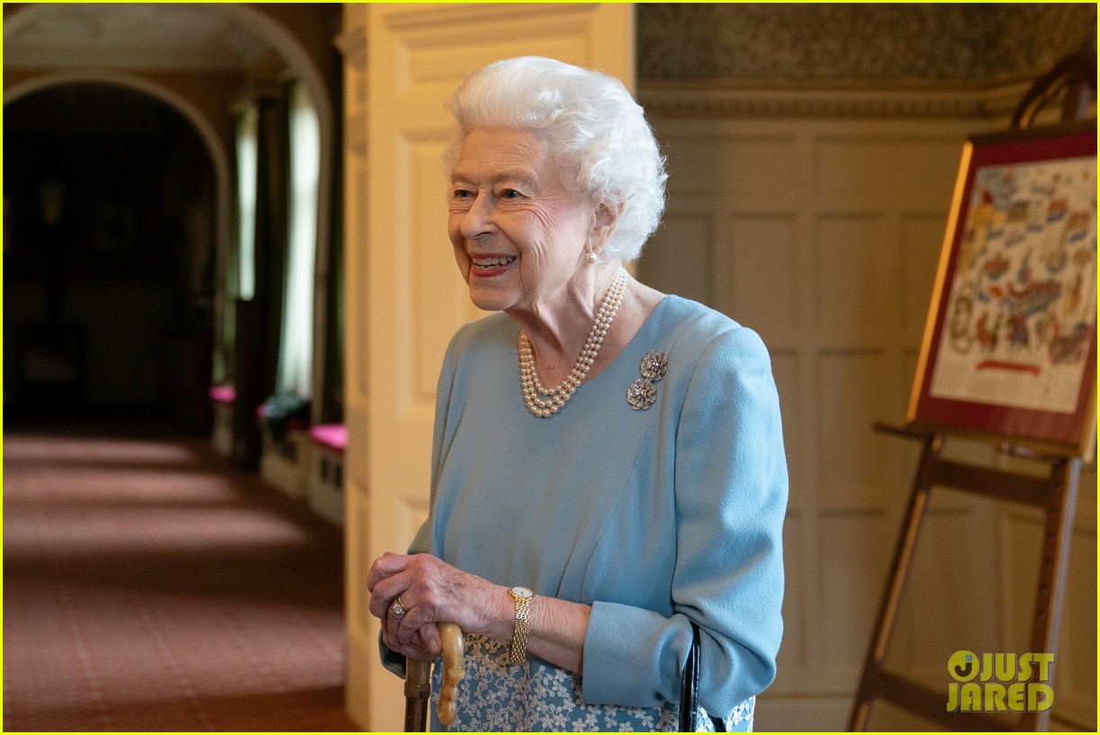 Queen Elizabeth Makes First Outing of the Year As She Prepares for ...