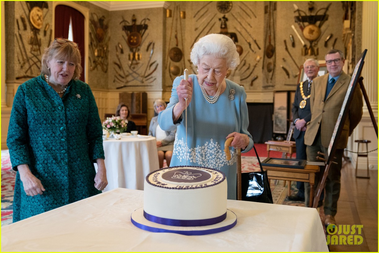 Queen Elizabeth Makes First Outing of the Year As She Prepares for ...