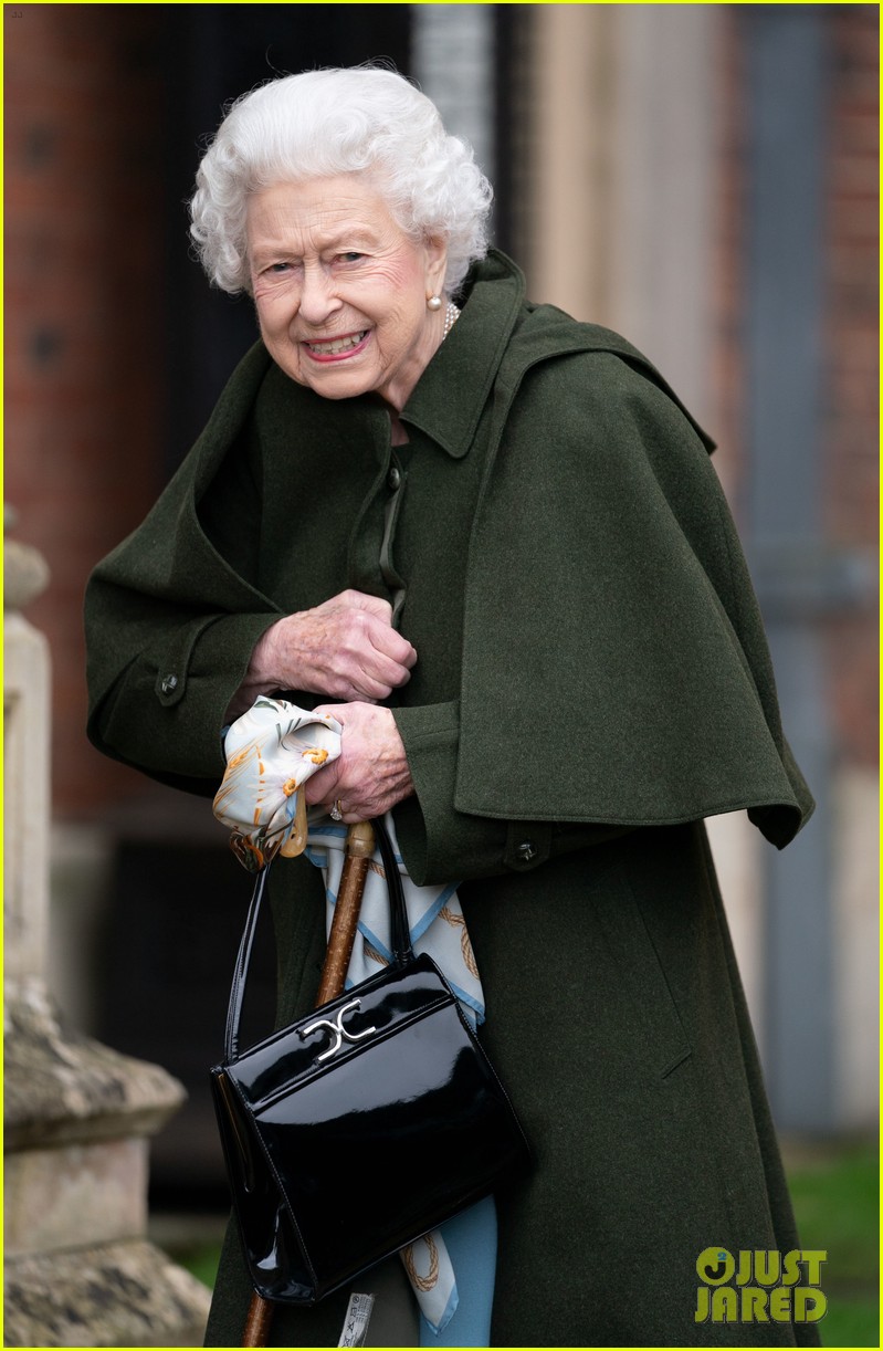 Queen Elizabeth Tests Positive for Coronavirus: Photo 4708921 | Queen ...