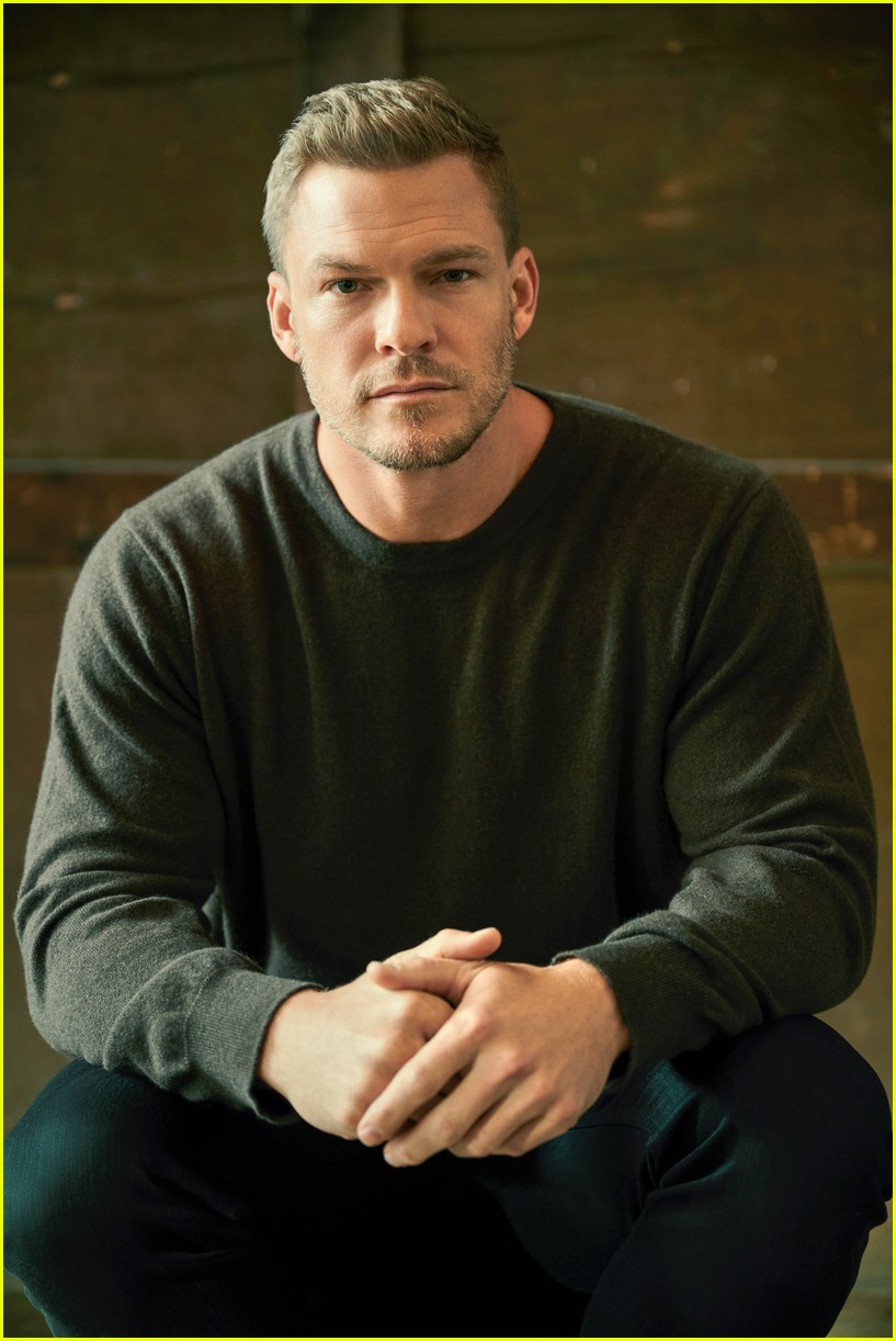 Amazon Renews Alan Ritchson's 'Reacher' for Season 2, Days After ...