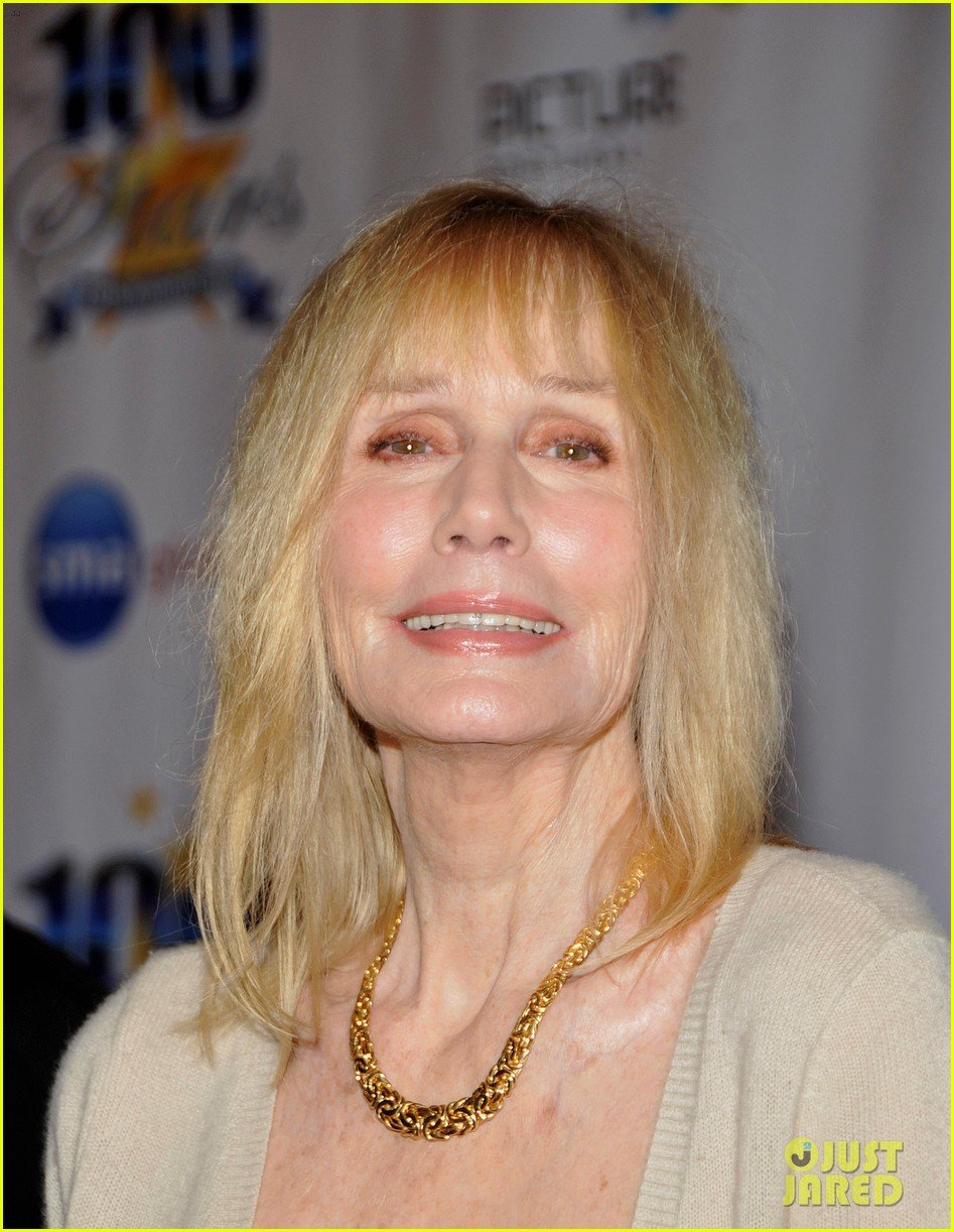 Oscar-Nominated 'MASH' Actress Sally Kellerman Passes Away at 84: Photo ...