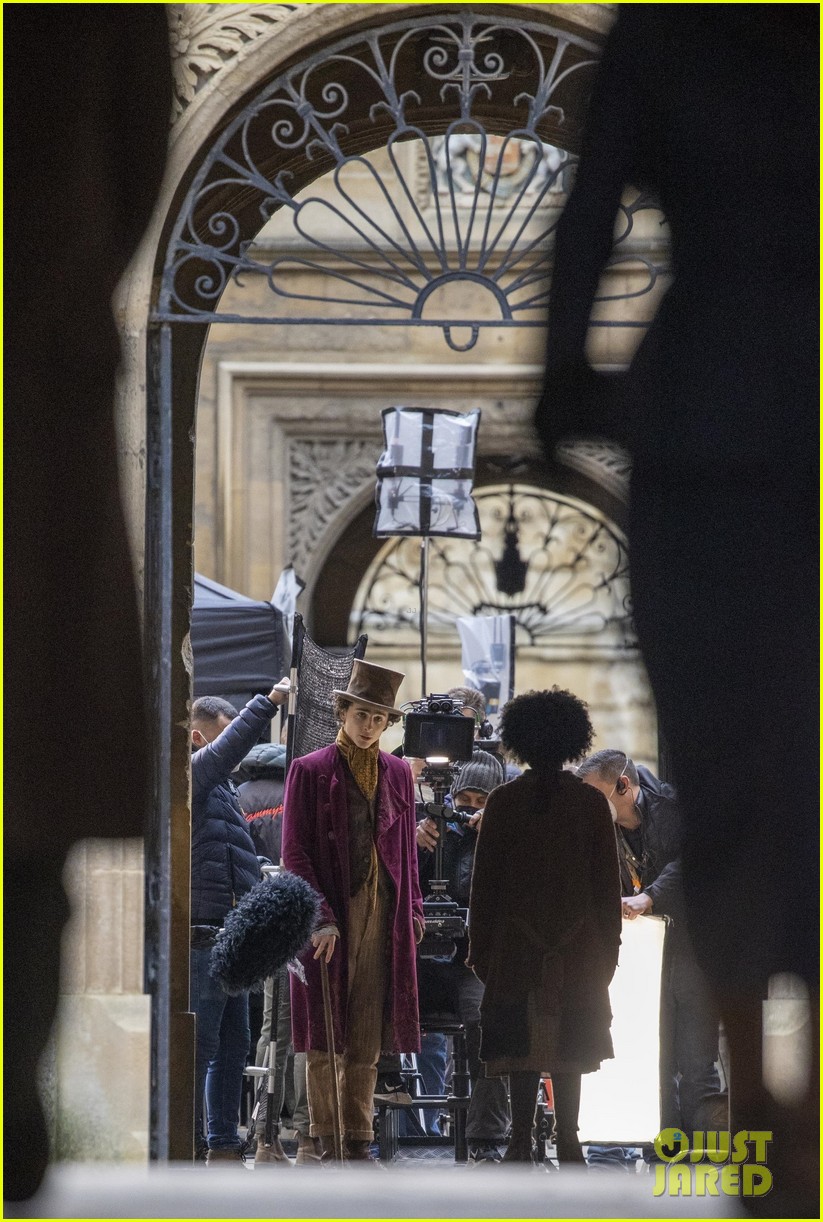 Timothee Chalamet Is Seen in Full Willy Wonka Look on 'Wonka' Set with ...