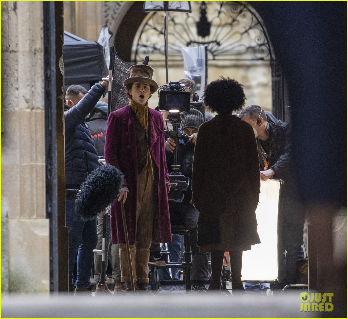 Timothee Chalamet Is Seen in Full Willy Wonka Look on 'Wonka' Set with ...