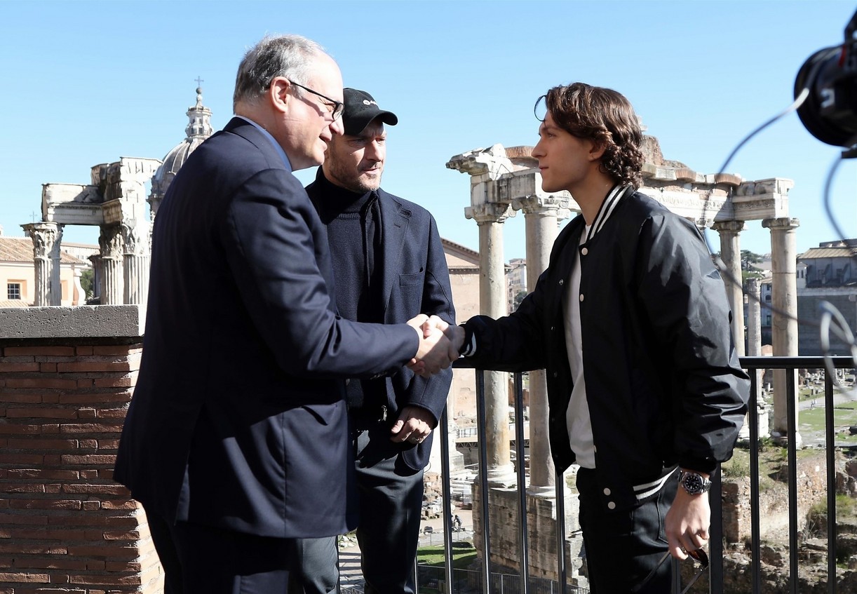 Tom Holland Gets A Special Tour of Rome From 'Roma' Director Francesco ...
