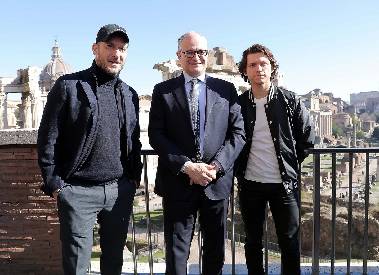 Tom Holland Gets A Special Tour of Rome From 'Roma' Director Francesco ...