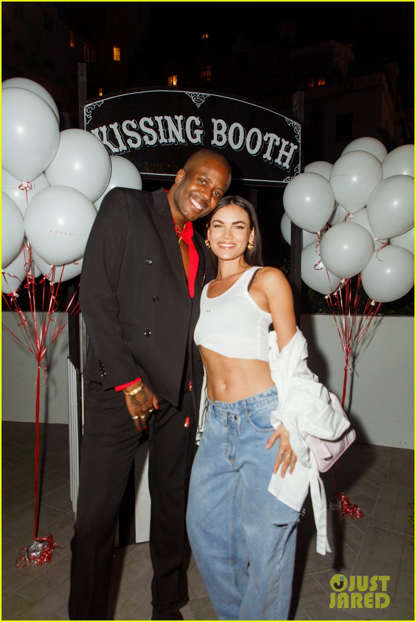 Rita Ora, Kate Beckinsale, Demi Lovato & More Stars Celebrate at Vas J ...