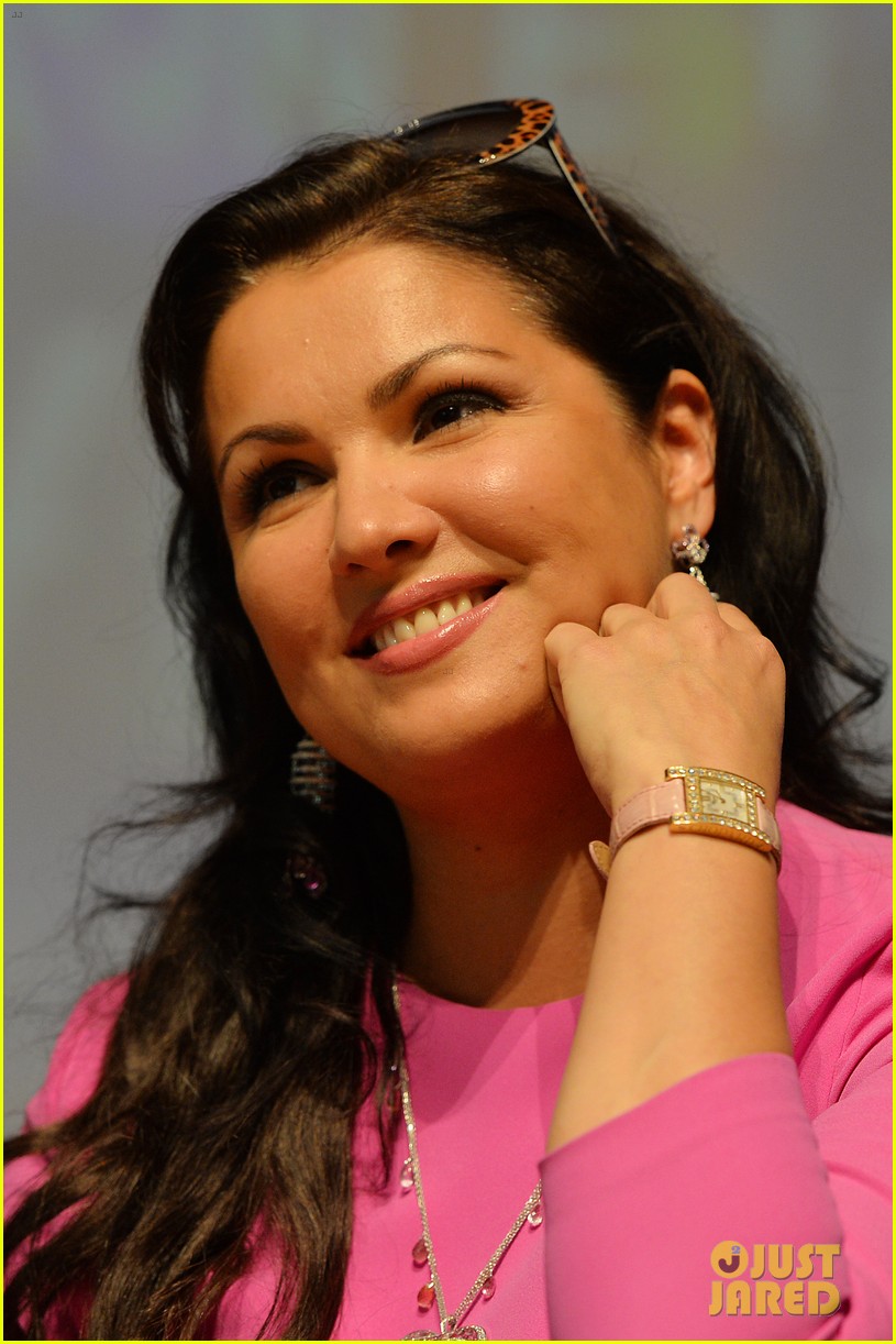 Soprano Anna Netrebko Cut From Metropolitan Opera After Refusing to ...